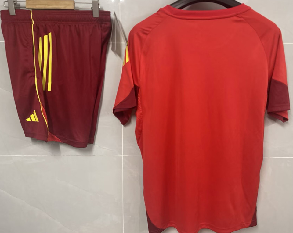2025/26 Nottingham Forest Red Training Jersey (A Set)
