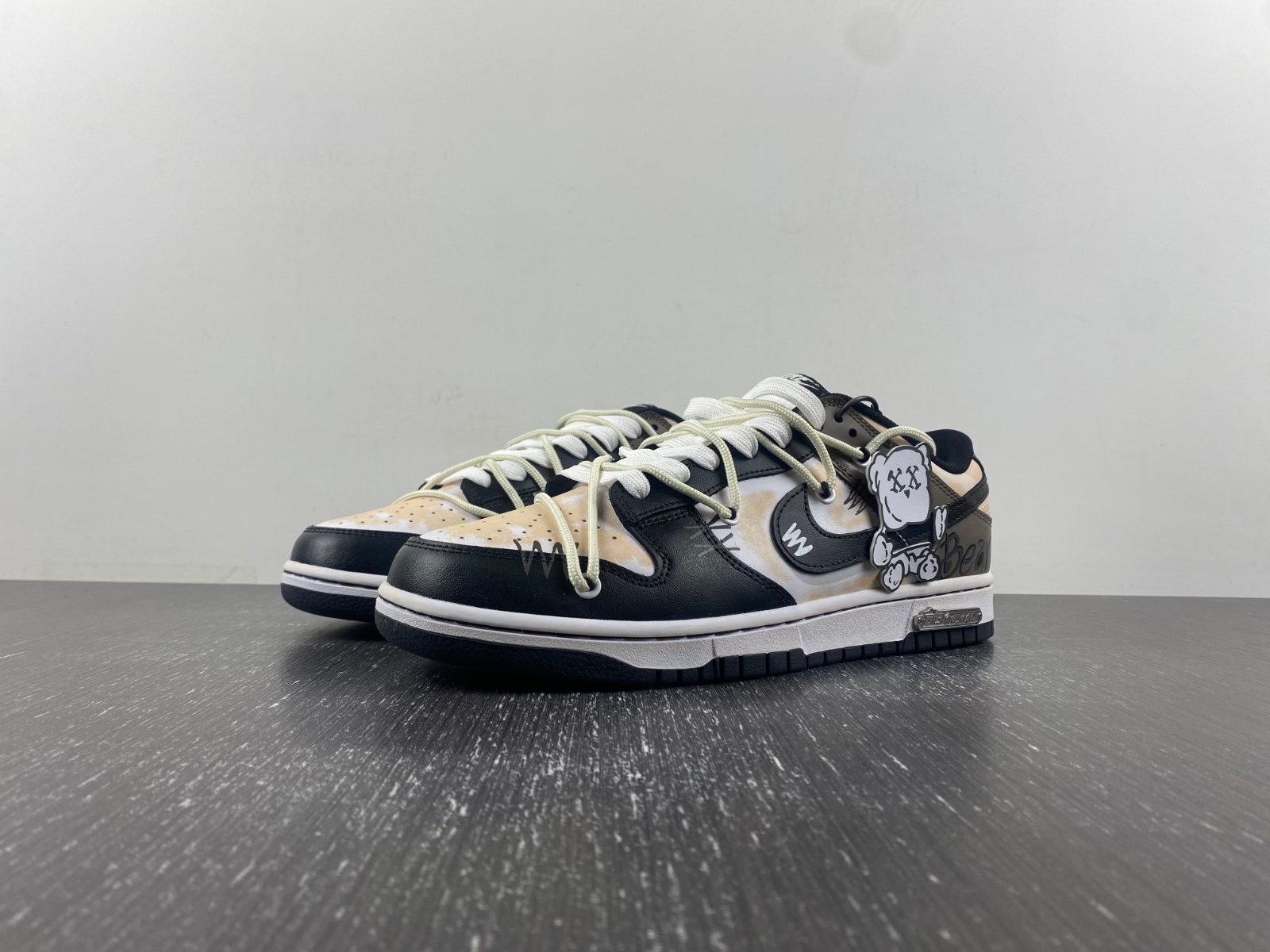 US$ 110.00 - Dunk Low Bear DD1391-100 - www.lucaskickz.com
