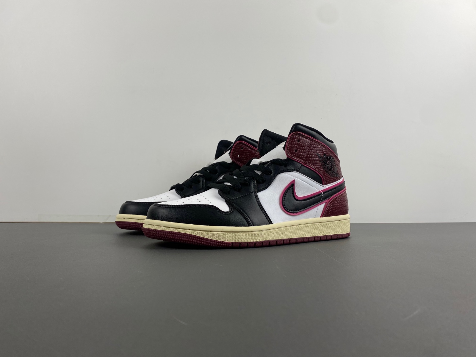 US$ 100.00 - Air Jordan 1 Mid SE Bordeaux FQ7818-101 - www.lucaskickz.com
