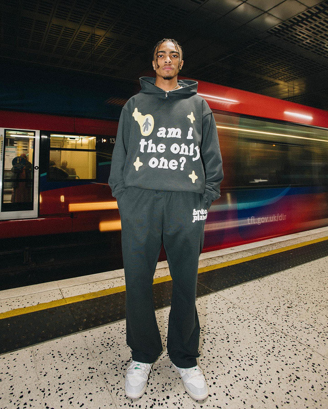 US$ 44.91 - Alone Blistering Printed Sweatpants - www.repdog.cn
